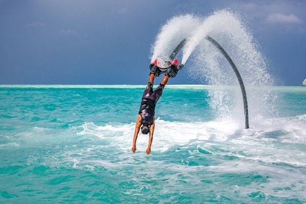Comment se déroule une initiation au flyboard ? - Blog Cap Adrénaline